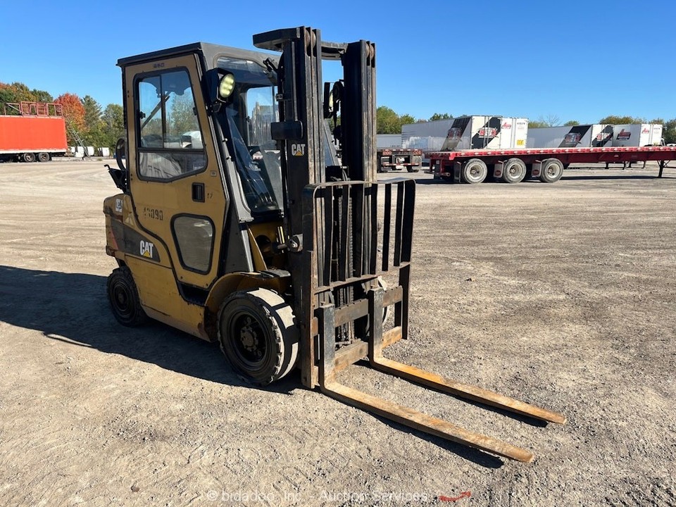 2012 Caterpillar 2P5000 5,000 lbs Warehouse Forklift Hoist Truck Cab ...