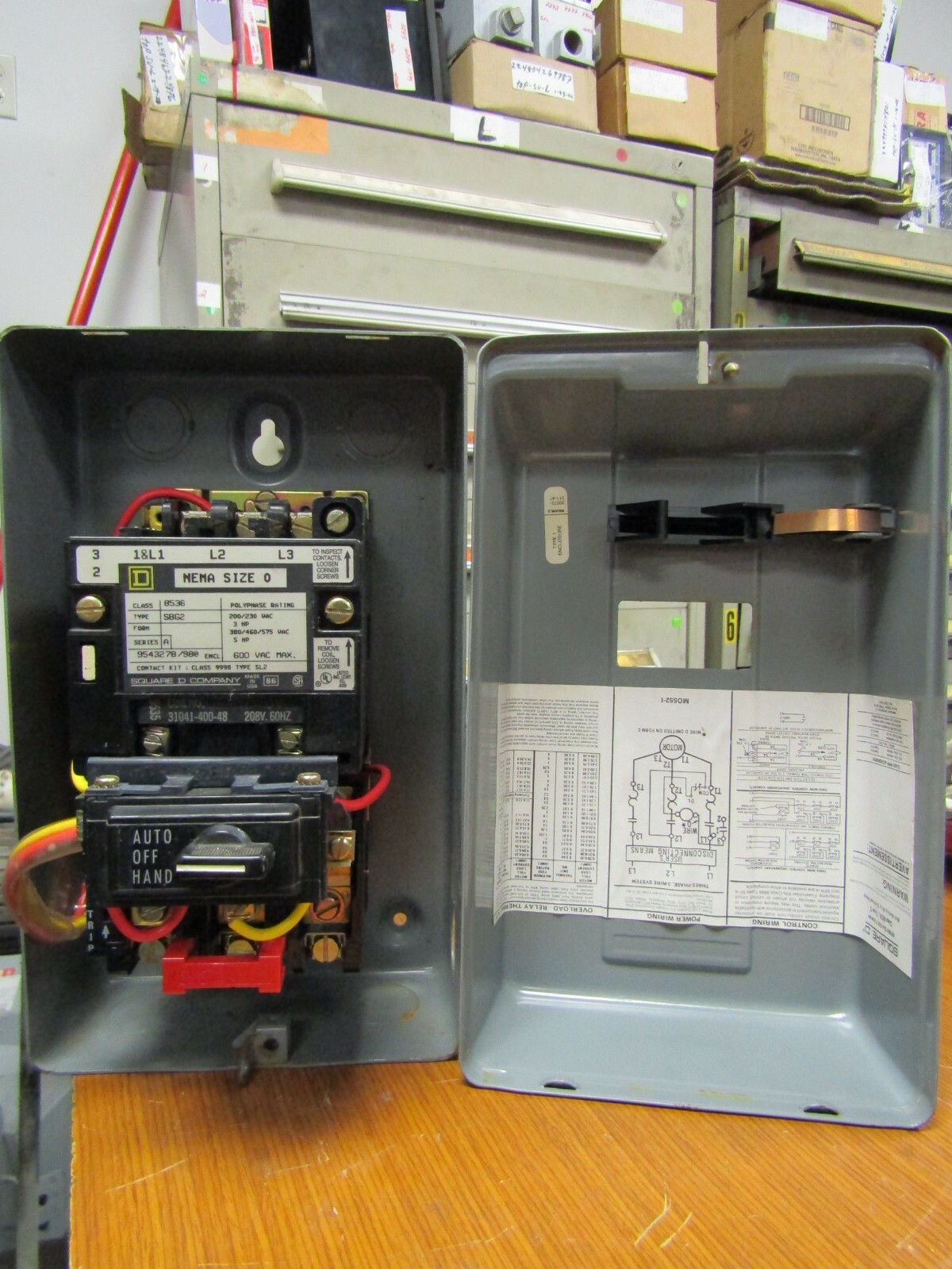 😏 SQUARE D SIZE 0 ENCLOSED MOTOR STARTER 600 VAC 208 VAC COIL 5 HP 3Ø ...