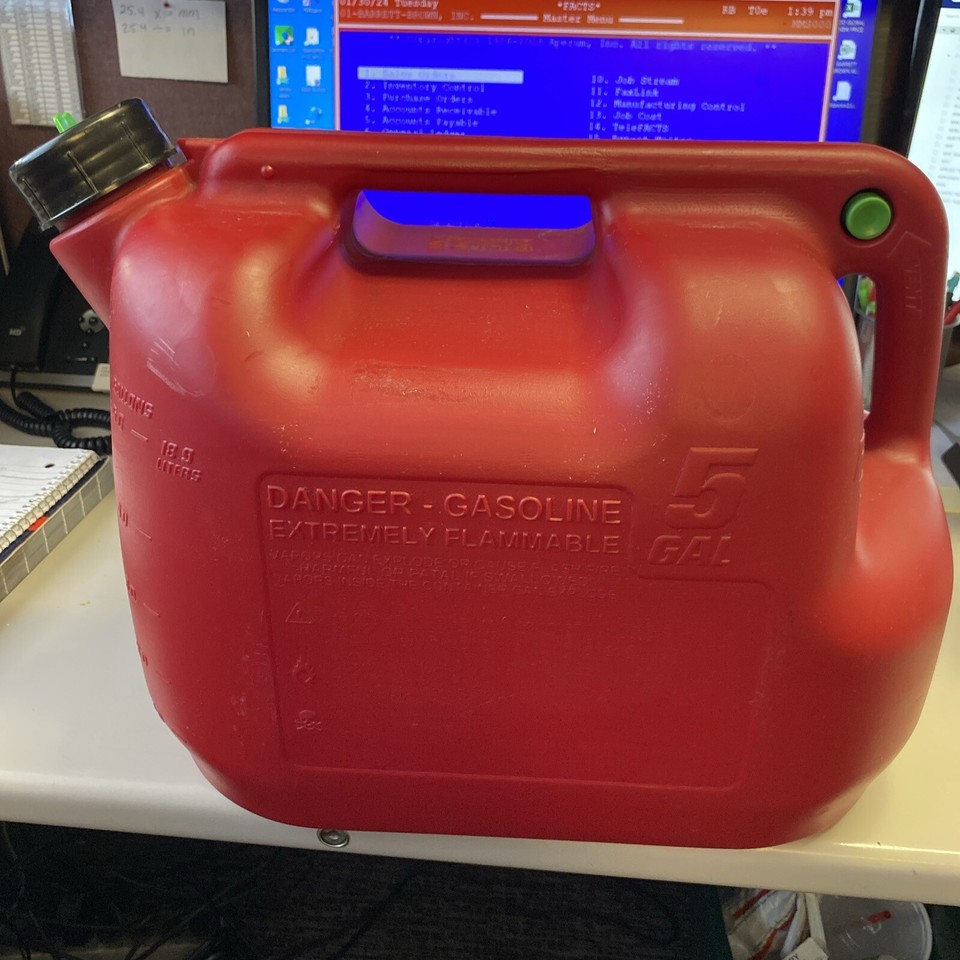 Fuelworx Made in the USA Stackable Easy Pour Gas Can CARB Compliant 5 ...