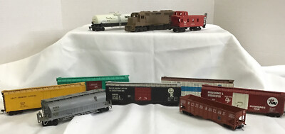 10 HO Scale Box Cars Including Locomotive Various Brands AS IS (C) | eBay