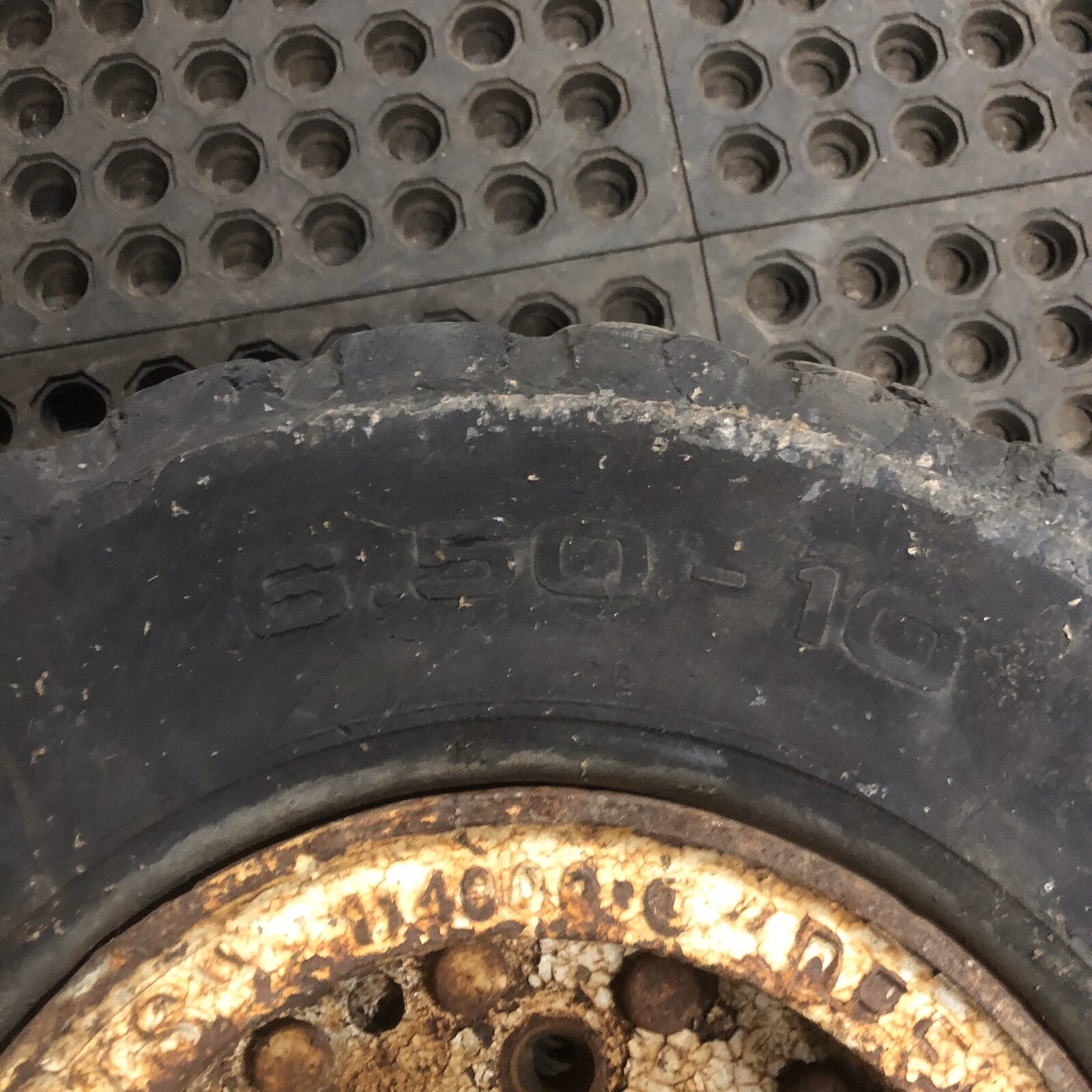 1737650 Tire 7.00x15 Clark C500 Y50 Y355 Forklift Good Used Ref# 23.020 ...