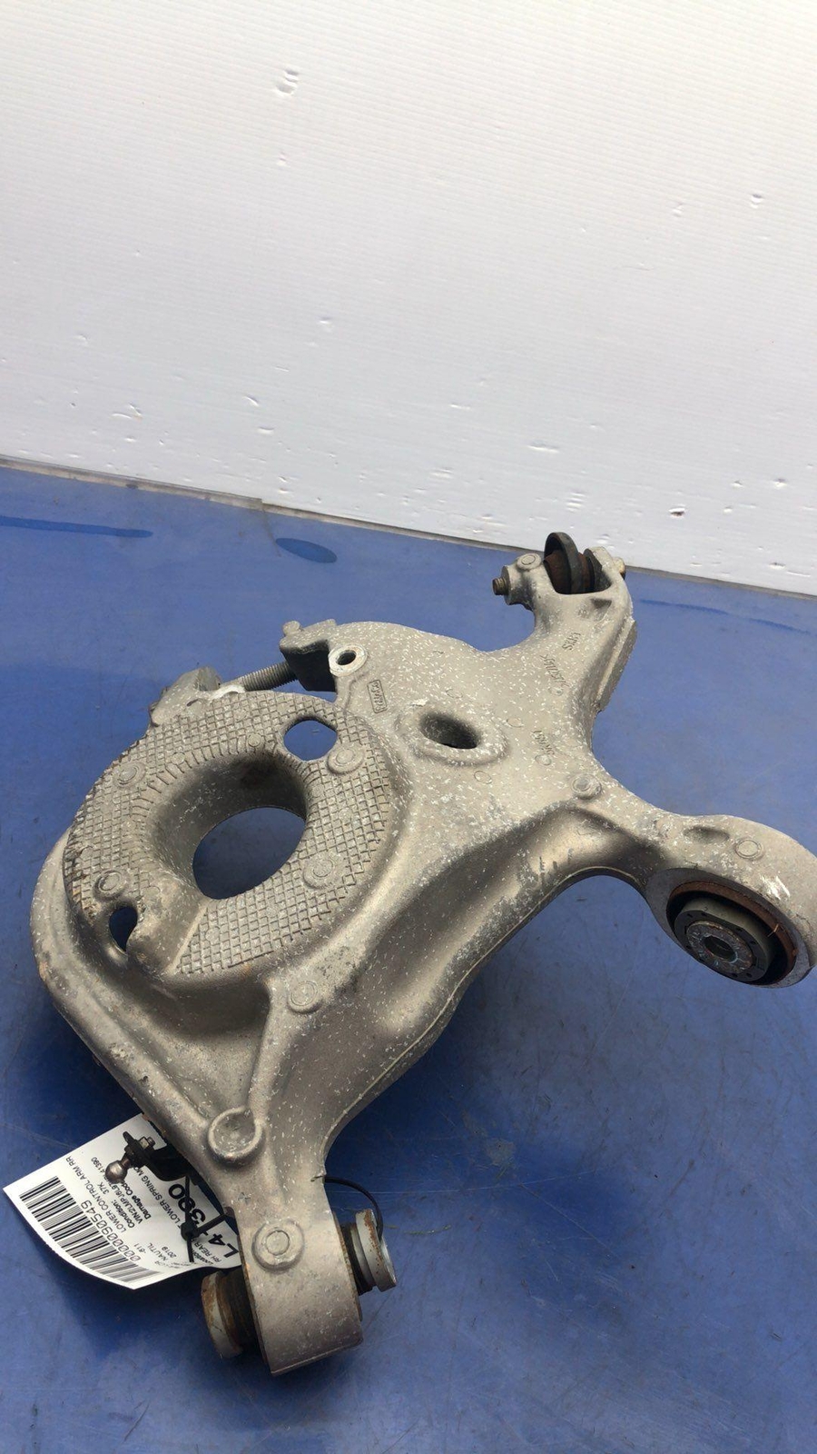 2019 - 2020 LINCOLN NAUTILUS OEM REAR RIGHT LOWER SPRING MOUNT CONTROL ...