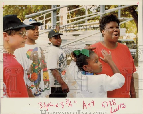 1993 Press Photo Janice Craft with children and friend at West ...