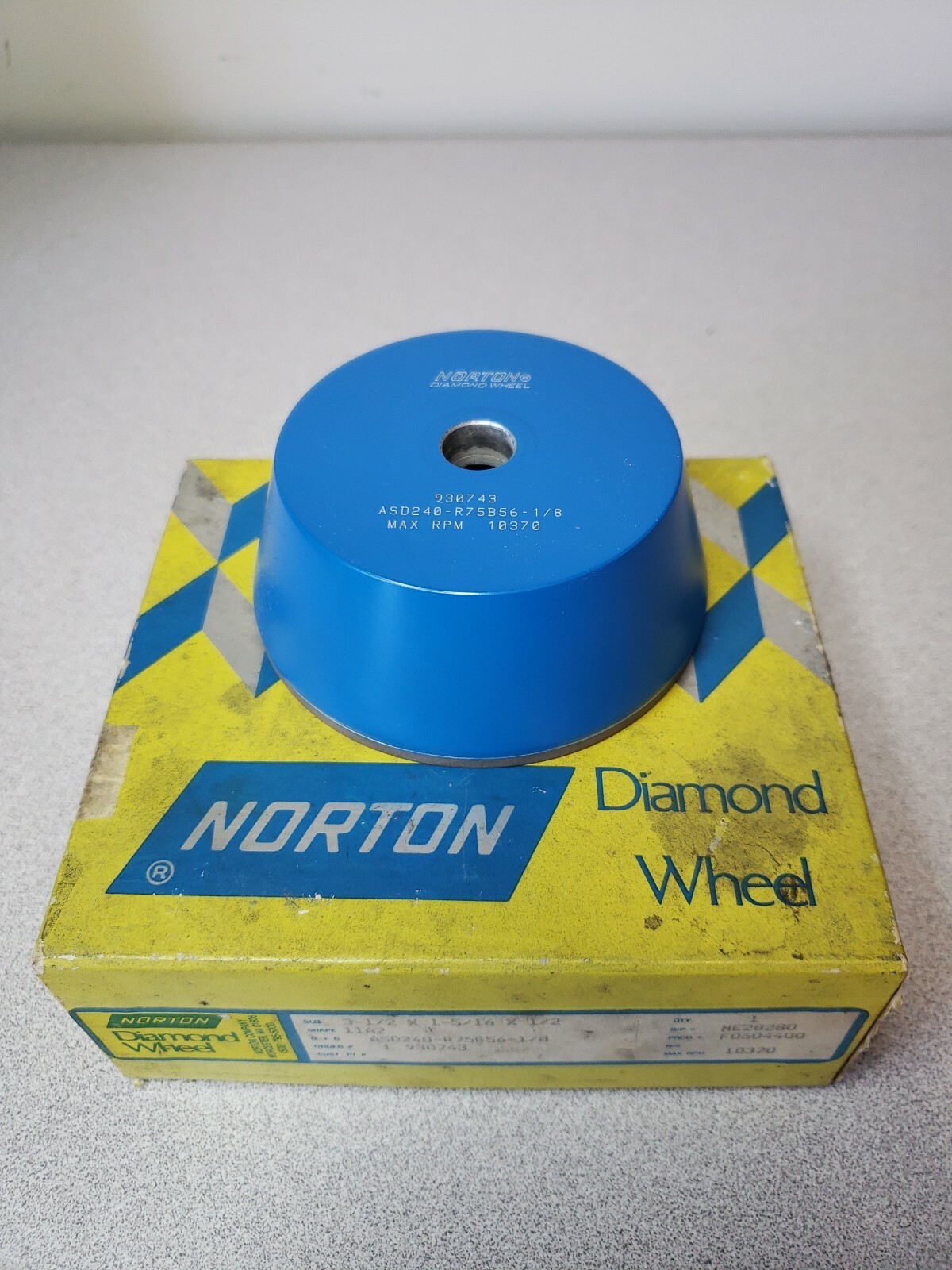 NORTON CUPPED DIAMOND WHEEL SIZE 3 1 2 X 1 5 16 X 1 2 P N ASD240