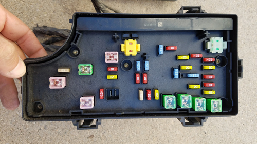 08 09 CHRYSLER SEBRING Avenger FUSEBOX POWER RELAY TIPM MODULE BCM ...