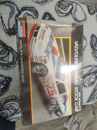 Monogram #75 Valvoline Pontiac Stock Car 1/24 Scale Neil Bonnet FACTORY ...