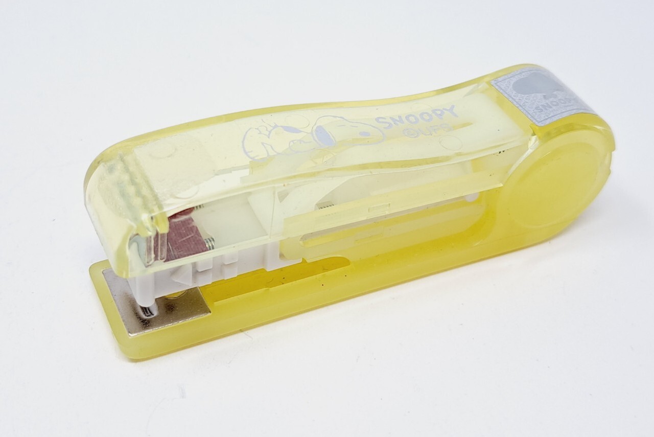 VTG SNOOPY Stapler Yellow Plastic UFS United Features Syndicate 3.5 ...