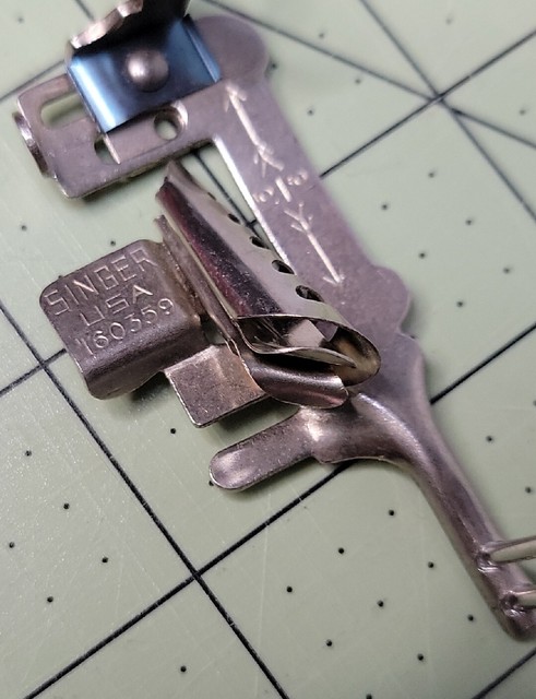 SINGER 160359 Multi Slotted Binder Foot Attachment Machine ...