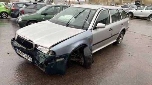 Poignee porte arriere droit SKODA OCTAVIA 1 PHASE 1 BREAK 1.6i - 8V /R ...