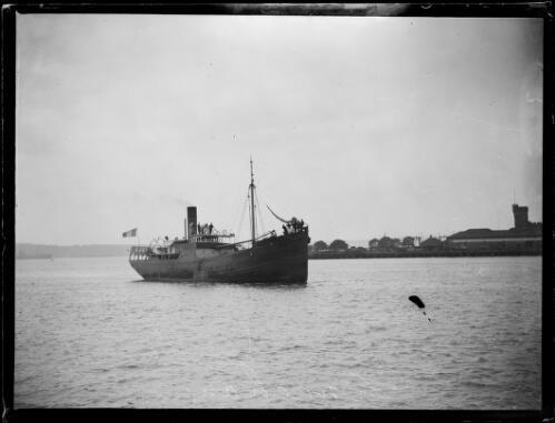 Norwegian ship Temeraire casting off, New South Wales, 1926 Old Photo ...