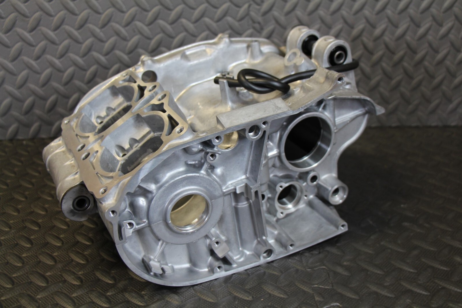 New Yamaha Banshee Cases Crankcase Oem Factory Top Bottom Engine Motor ...