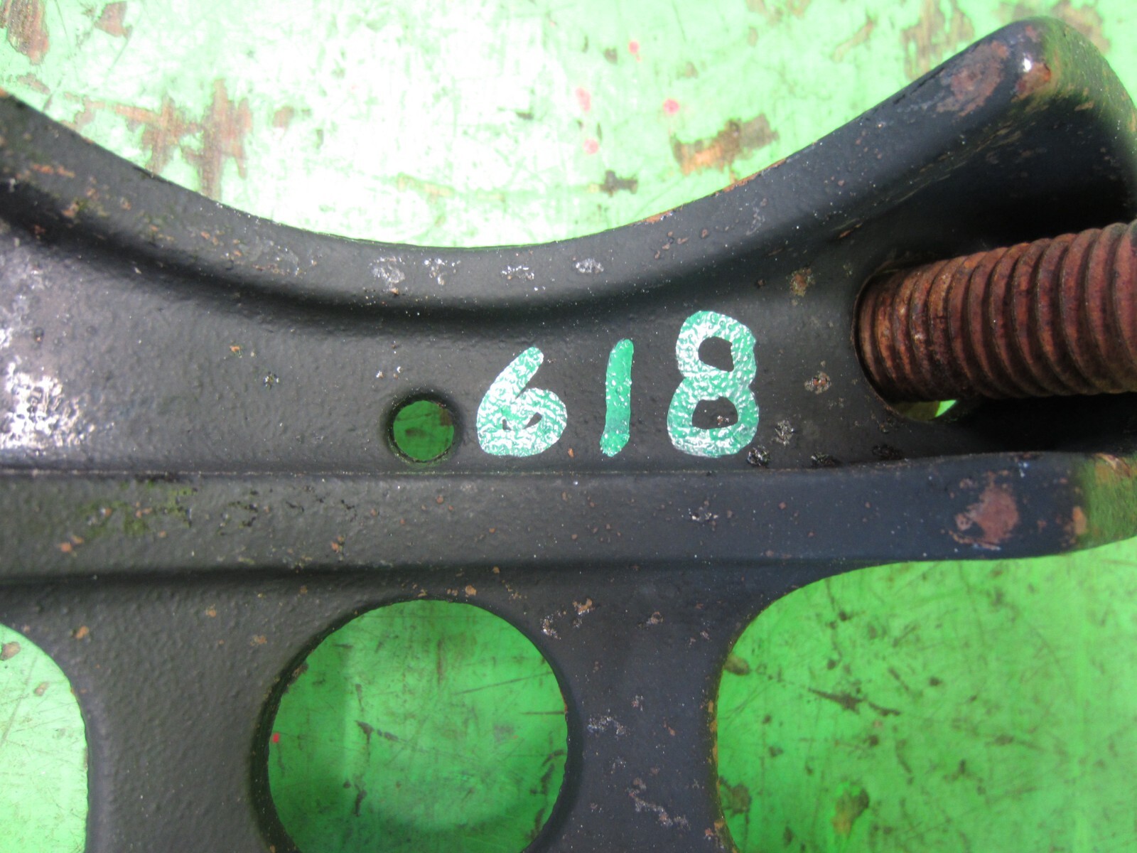 11 12 13 14 15 16-19 Silverado Sierra 2500HD Rear Axle Leaf Spring U ...