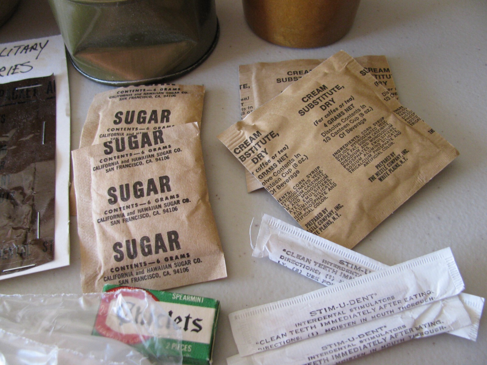 VIETNAM ERA U.S. MILITARY FIELD RATION ITEMS WITH MESS HALL WARE ~NICE ...