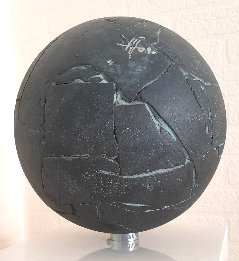 Studio Keramik Grosse Keramik Skulptur Kugel ball signiert datiert 4kg ...