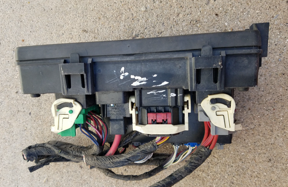 08 09 CHRYSLER SEBRING Avenger FUSEBOX POWER RELAY TIPM MODULE BCM ...