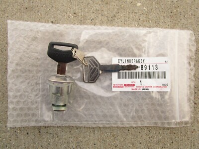 84 - 89 TOYOTA PICKUP FUEL FILLER LID COVER DOOR LOCK CYLINDER W/ KEY ...