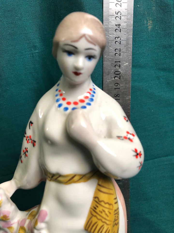 Vintage USSR Porcelain Figurine "Ukrainian girl" Polonsky factory (№831 ...