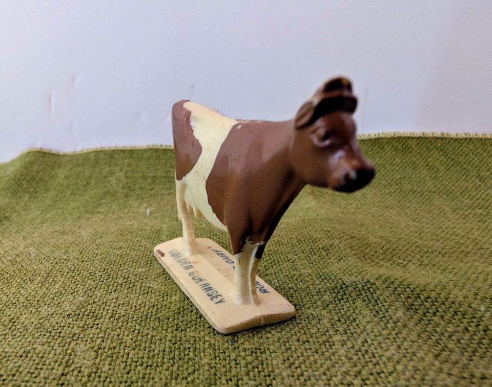 Roberts Dairy Farms Golden Guernsey Plastic Cow Fig 2⅛"Long, 1 ½" Tall ...