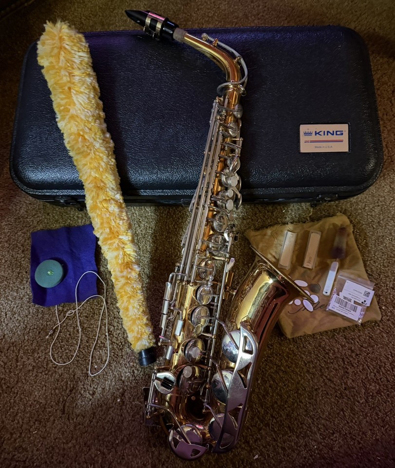 King Saxophone Model 660, Serial #783888 With Mouthpiece, Hard Case ...