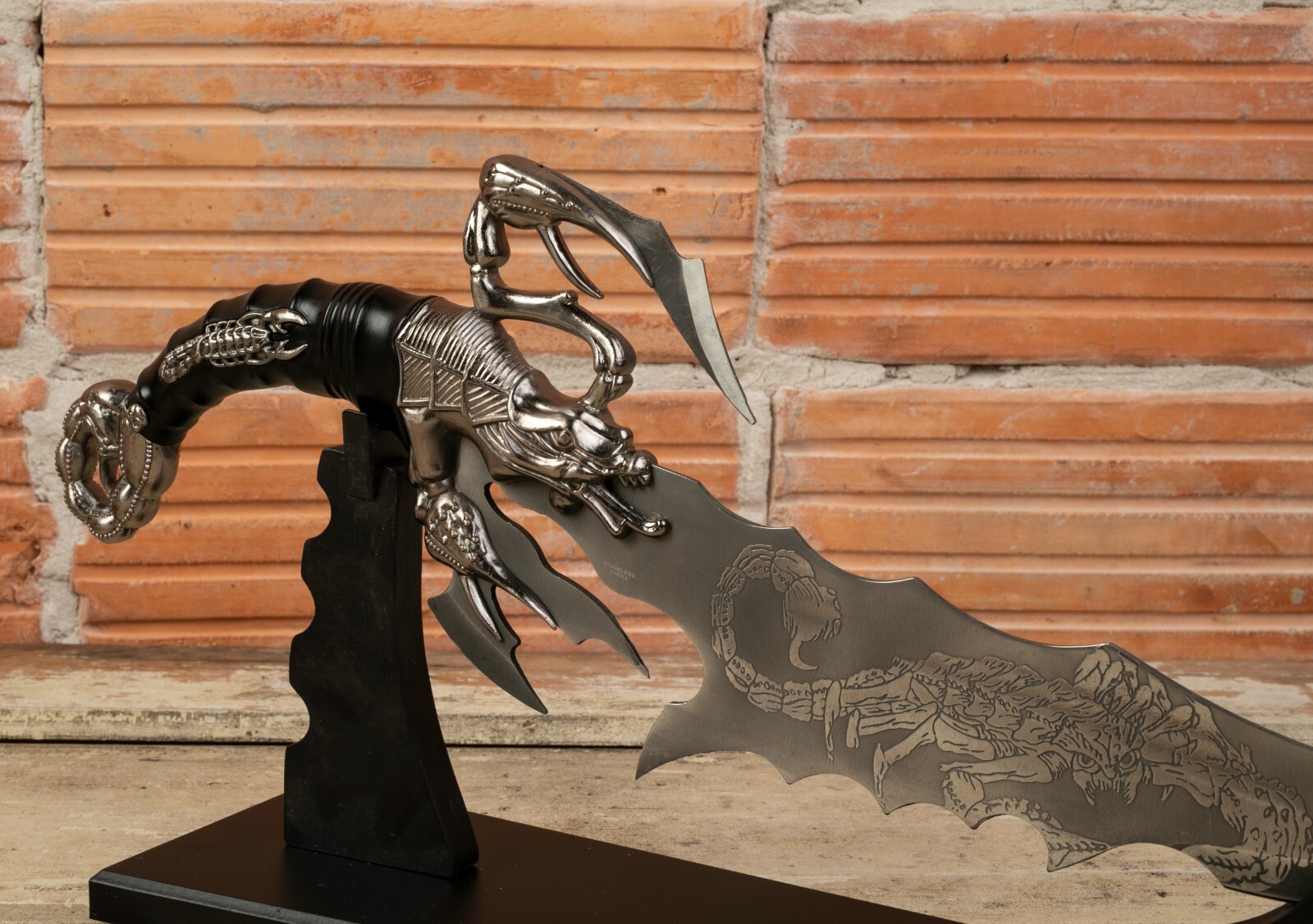 21" Striking Scorpion Knife & Display Stand Fantasy Collectable Etched ...