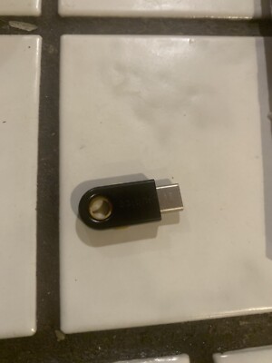 Yubico YubiKey 4C USB-C Security Key Device | Black | YUBIKEY4C | Key Lock