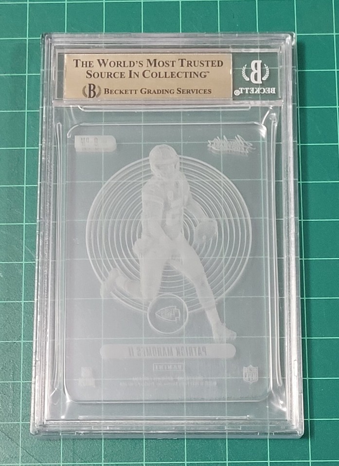 PATRICK MAHOMES 2023 ABSOLUTE GLASS - CASE HIT! BECKETT GRADED PRISTINE ...