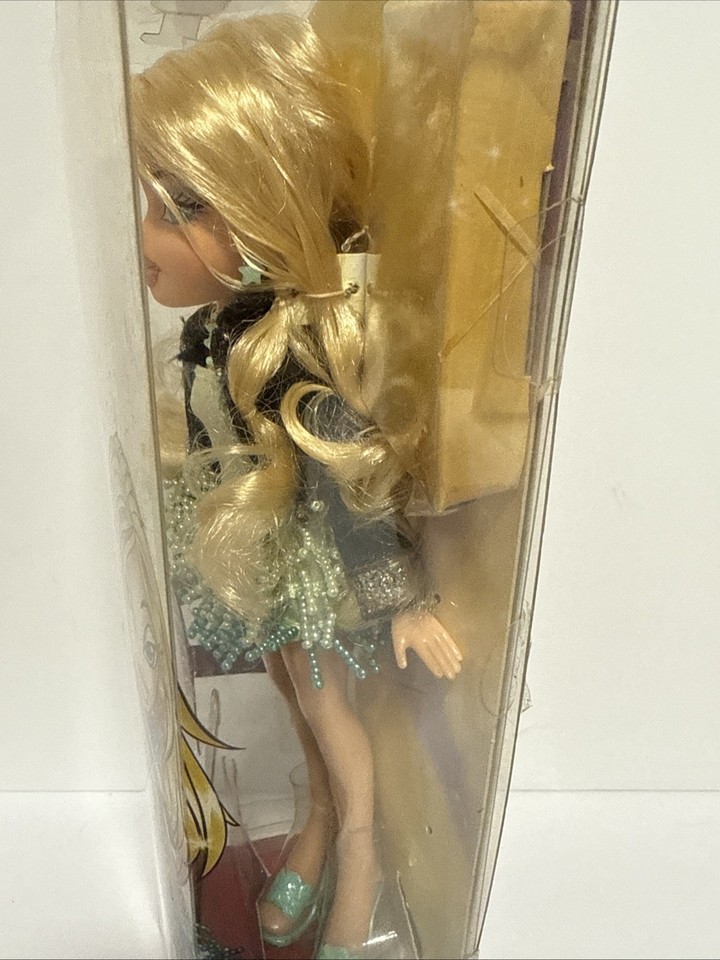 Bratz Hollywood Style CLOE Doll GLITZY GLAM FASHIONS!/READ | eBay