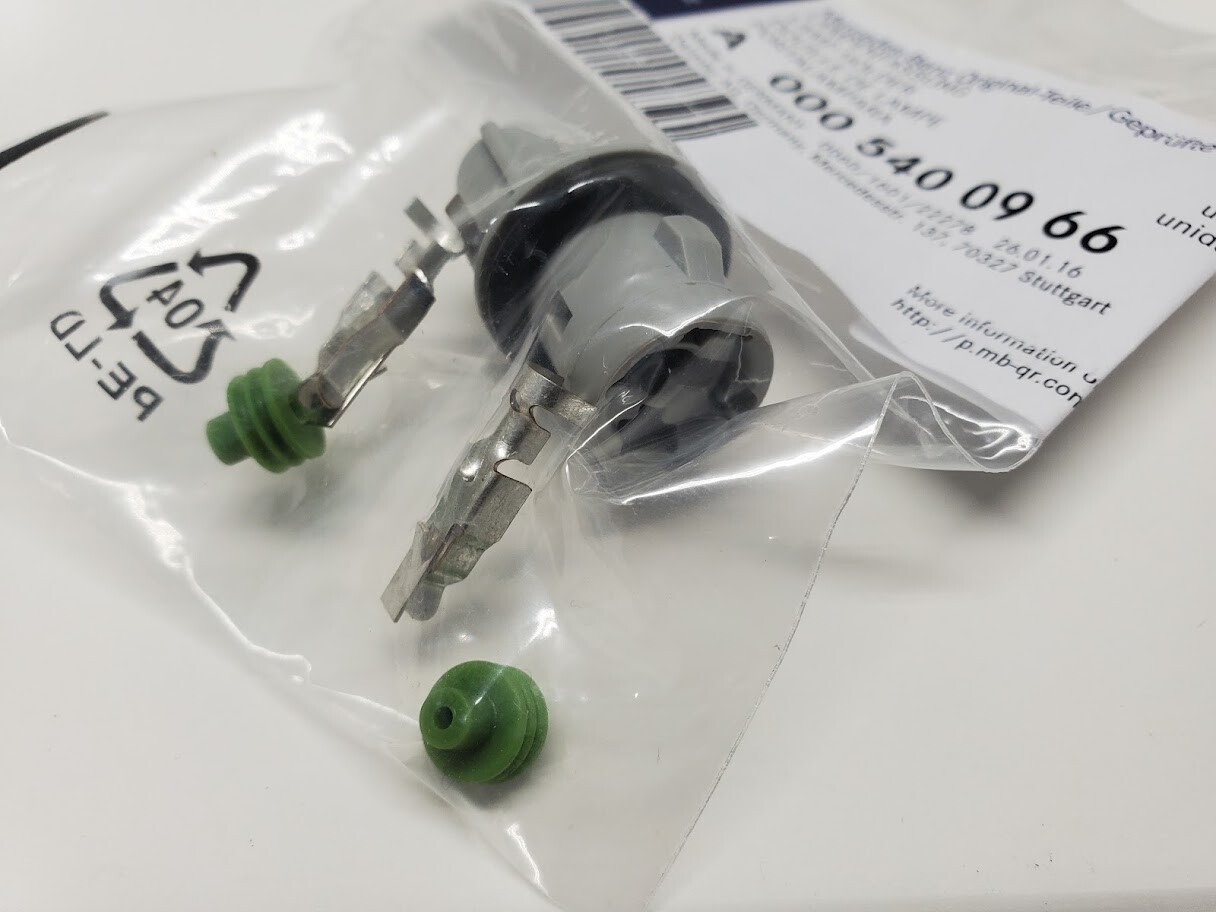 Mercedes-Benz Marker Lamp Bulb Socket Holder A 0005400966 | Genuine OEM ...