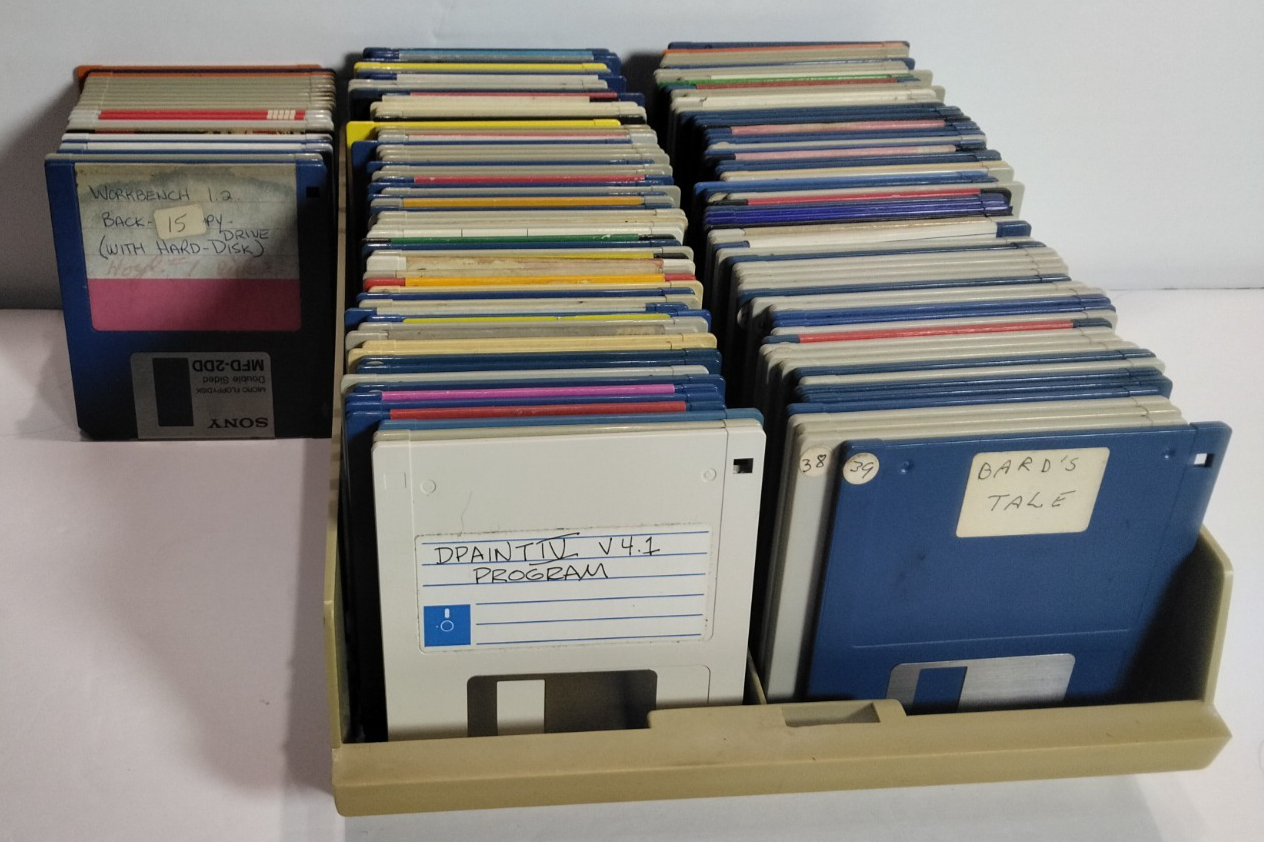 *Clearance* Lot of ~163 3.5 Floppy Disks Commodore Amiga 500 600 1200 ...