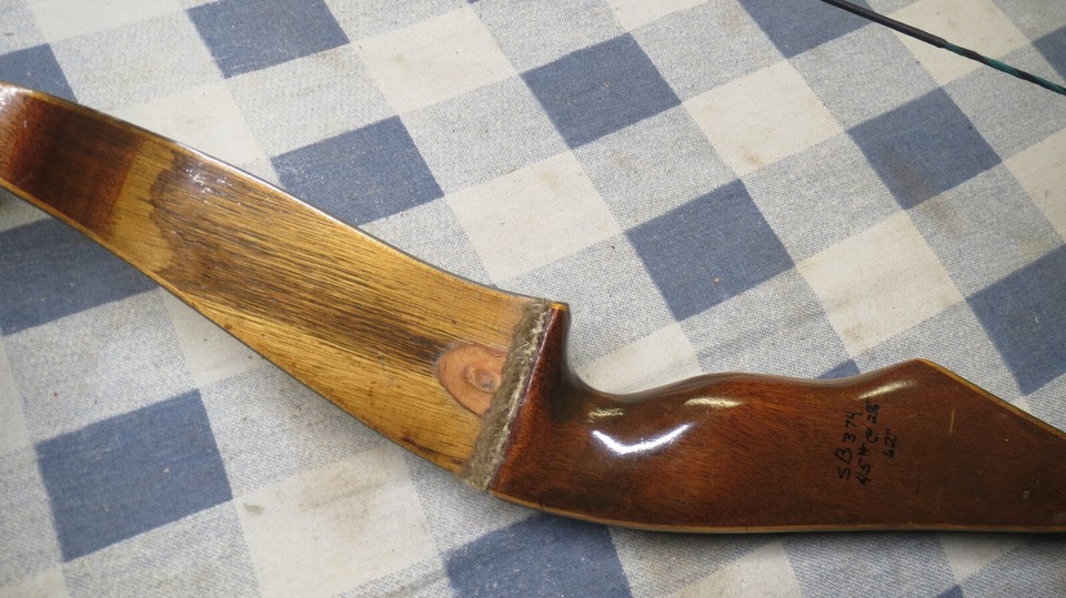Vintage Black Hawk Short Bee Recurve Bow 45# 62 Inch Right Hand Pick-up ...