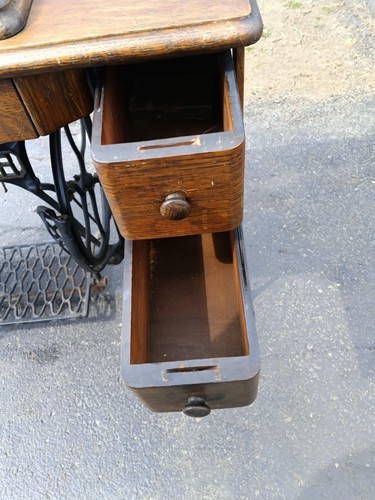Antique Singer sewing machine and desk. G series serial number. | eBay