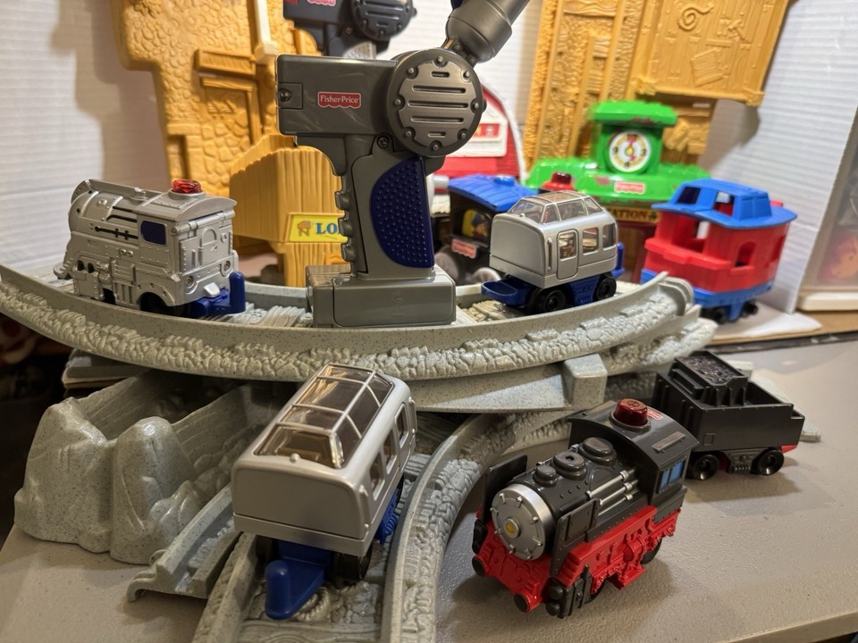 Huge Geo Trax Large Lot Train Cars Buildings Tracks Bridges & Vintage ...