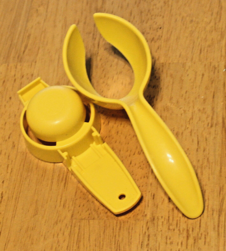 Tupperware: YELLOW EGG GADGETS (Lifter #1334 & Yolk Separator #779 ...