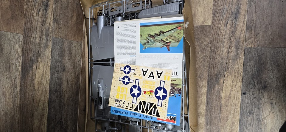 Monogram #5600 B-17G Flying Fortress 1:48 Scale Model Plane Open Box ...