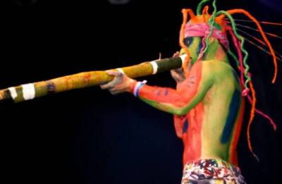 Didgeridoo, Artist Playing Didgeridoo At Glastonbury Festival Old Music ...