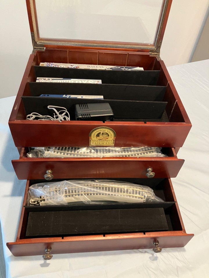 Certified authentic Hawthorne Village Dallas Cowboys train set with ...