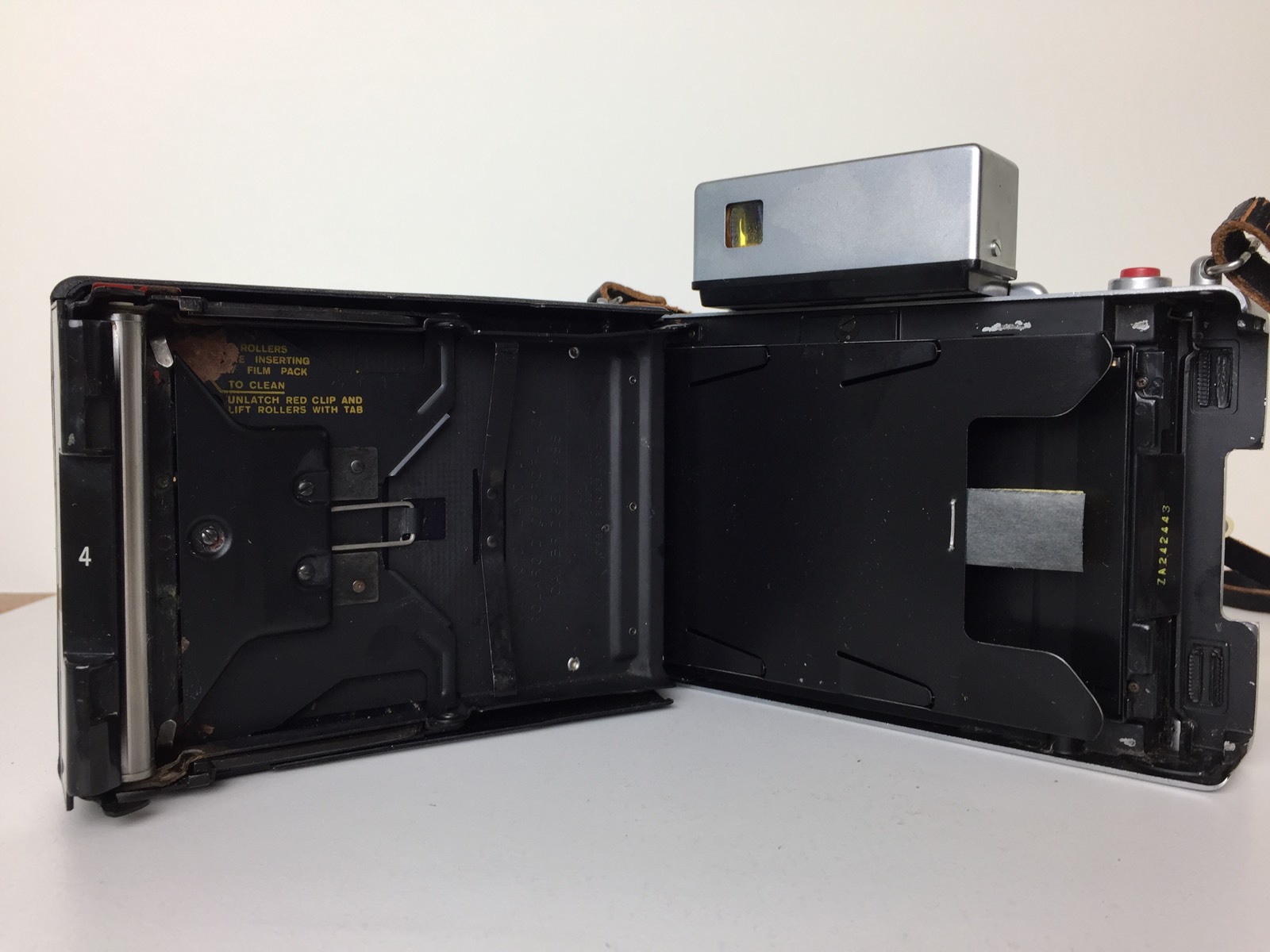 Polaroid Automatic 250 Land Camera 114mm f/8.8 Strap and Cover Vintage ...