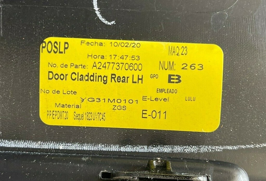 2020 2021 Mercedes GLB250 LEFT COVER STRIP 2477371800 2477370600 ...