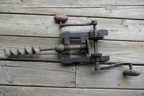Antique tool Post & Beam hand crank auger drill | eBay