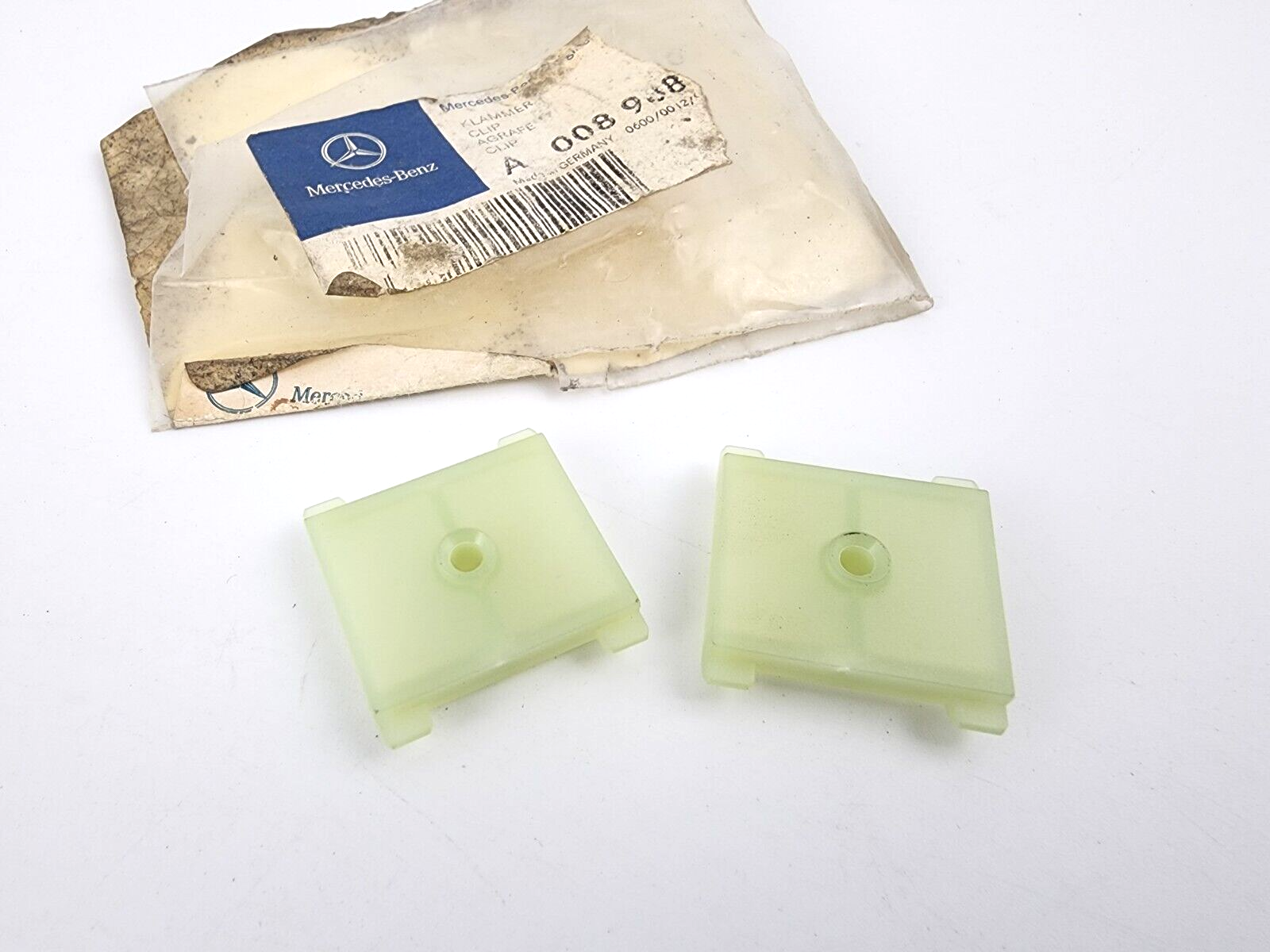 Genuine Mercedes-Benz Body Side Molding Clip 0089882178 OEM for sale ...