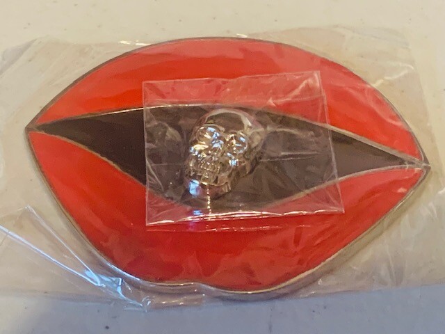 Monster Horror Movie Memorabilia BAM! Prop Replica The Kiss curse lips ...