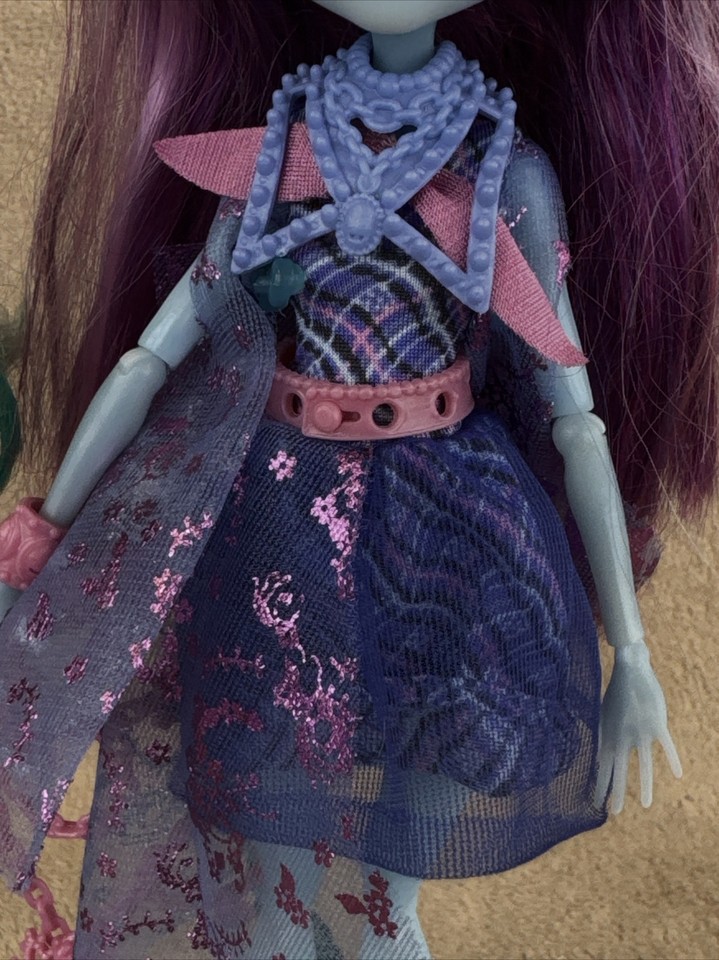Monster High Doll Vandala Doubloons & Kiyomi Haunterly Haunted Student ...