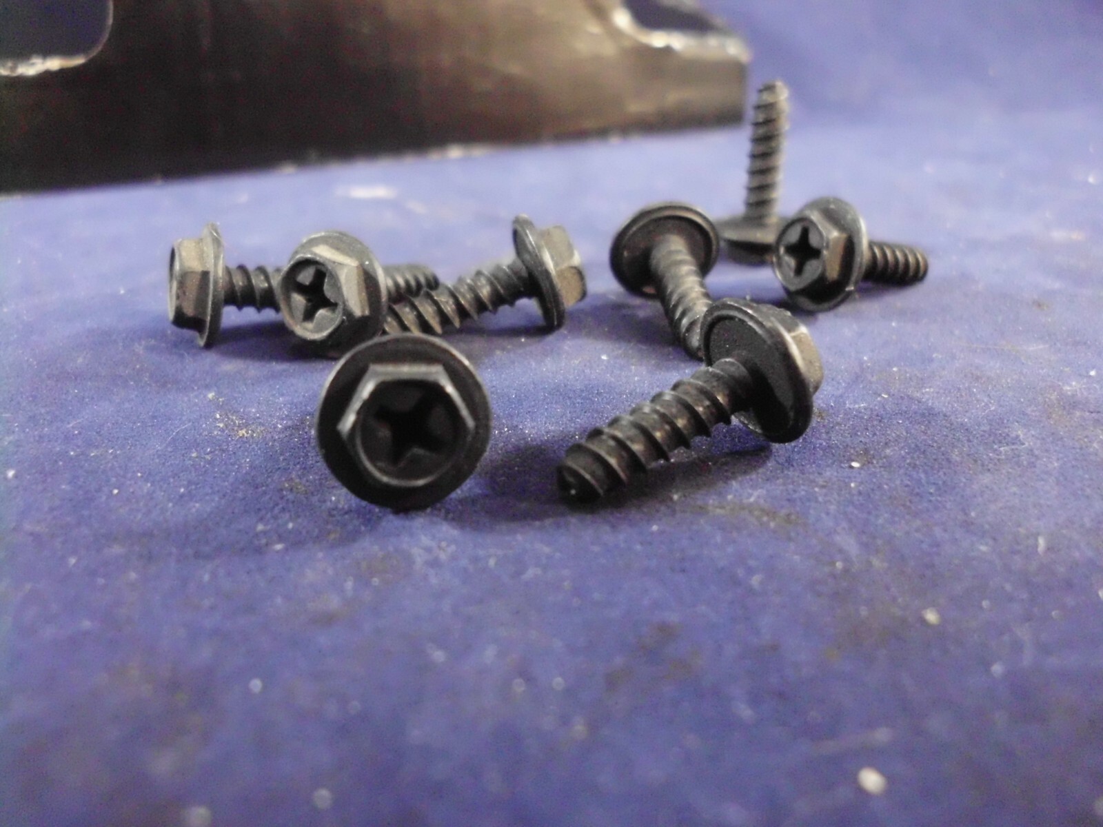 2002-2005 Dodge Ram Dash Pull Down Cup Holder Assembly Mounting Screws ...