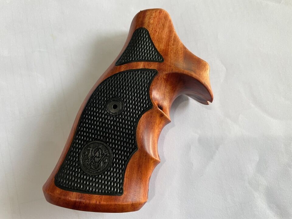 Decorative wood Grips for S&W, K/L ROUND BUTT 686; Closed back; Checker ...