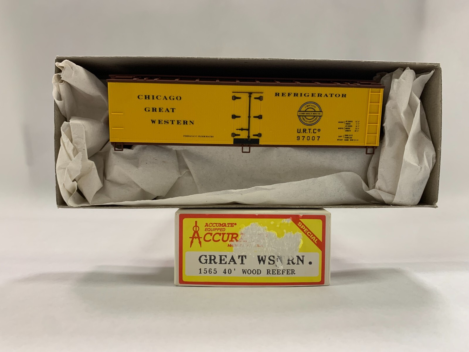 Accurail HO Kit 1565 Chicago Great Western 40' Wood Reefer Car #97007 ...