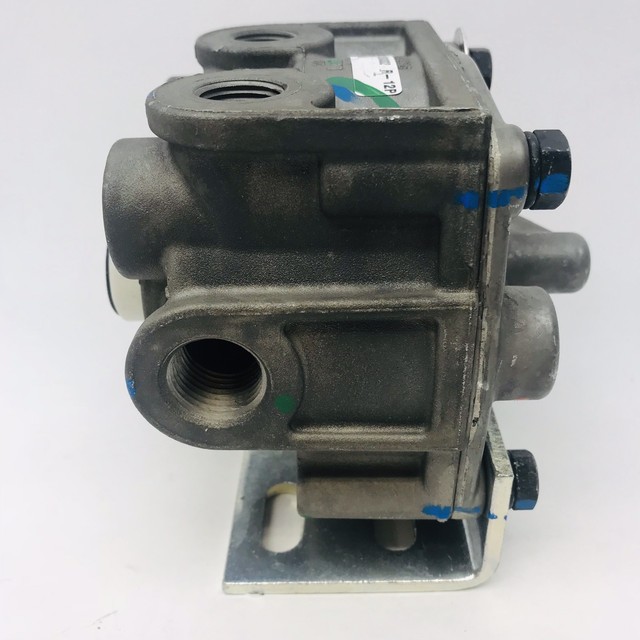 Bendix Pilot Relay Air Brake Valve R-12p 109002 for sale online | eBay