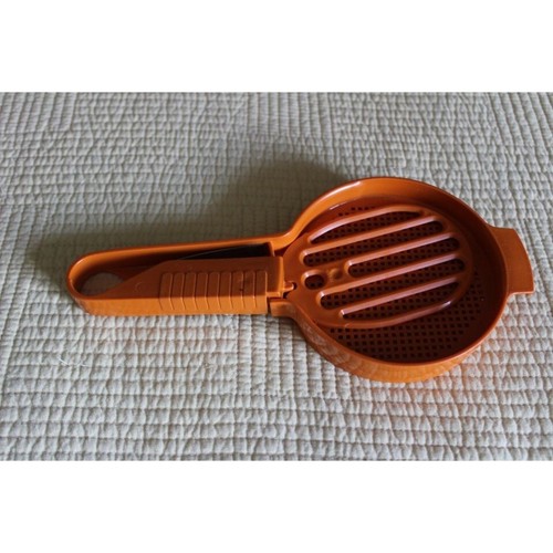 Vintage Tupperware 1689 Orange Sift-It Hand Held Sifter | eBay