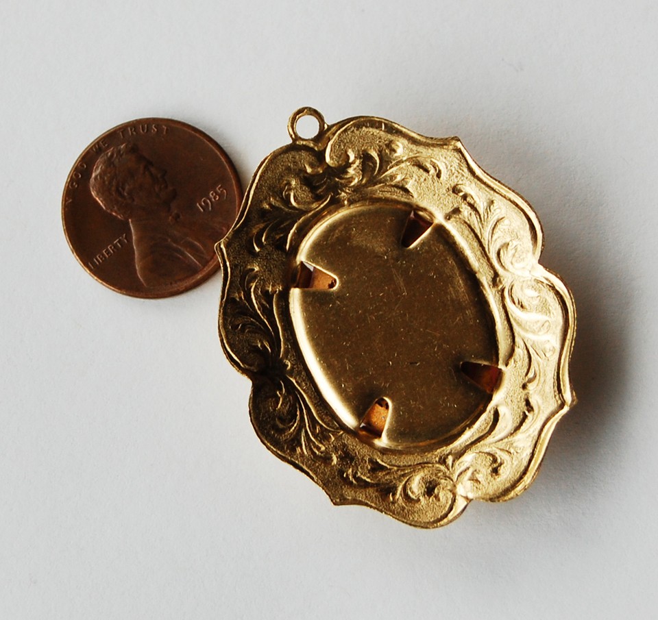 VINTAGE BRASS & PLASTIC CAMEO OVAL PENDANT ORNATE SETTING • 25x18mm | eBay