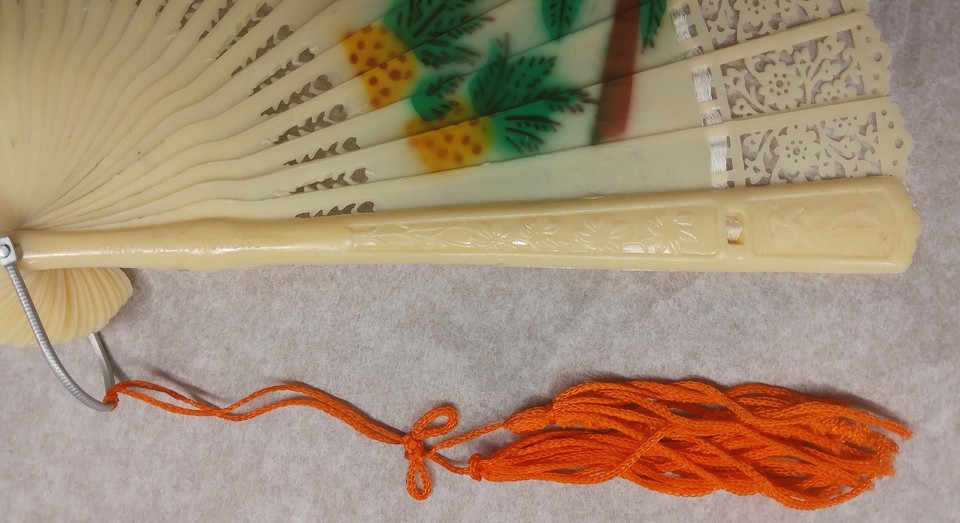 1950-60 Souvenir Folding Hand Fan for Hawaii, pierced and molded guard ...