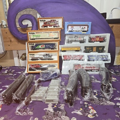 HO SCALE ELECTRIC TRAIN SET LIFE-LIKE TRAINS AND TYCO LOT READ ...